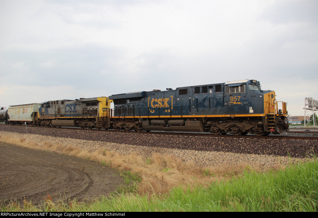 Side Shot of CSX 957